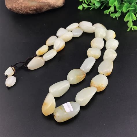 白玉项链搭配图片欣赏 蜜蜡项链搭配图片欣赏 大山谷图库