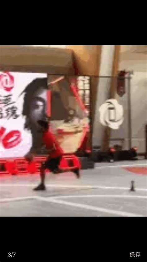 罗斯中国行亲自指点突破上篮，看看翟晓川怎么做的，这基本功太差在野