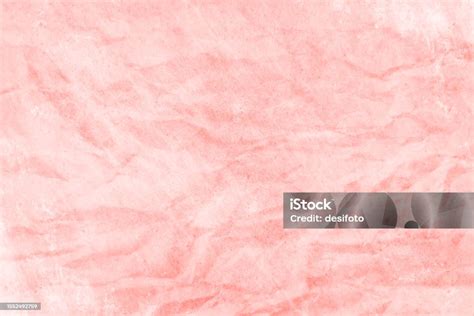 수평 빈 빈 희미한 얼룩 거친 질감의 밝은 분홍색 복숭아 또는 장미색 벡터 단색 배경에 추상적인 퇴색된 구겨진 종이 질감 구겨진 종이에 대한 스톡 벡터 아트 및 기타 이미지