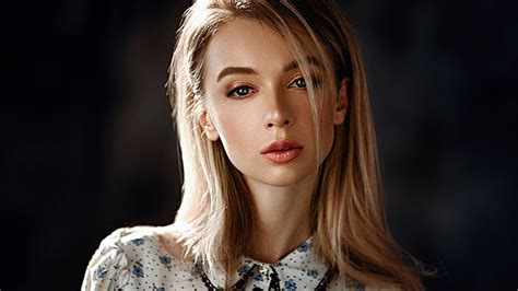 Anna Tsaralunga Women Model Blonde Face Portrait Looking At