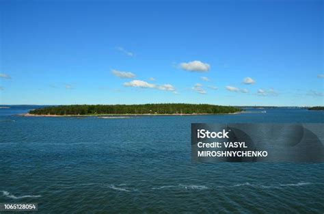 핀란드 해안을 둘러싼 섬 돌 바위와 식물의 조합으로 아름 다운 있습니다 가리기에 대한 스톡 사진 및 기타 이미지 가리기