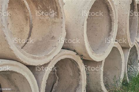 우물과 건설을위한 콘크리트 원 재고가있는 물품 주택 건설 및 수리 건축 자재 배송 및 판매 0명에 대한 스톡 사진 및 기타 이미지 Istock