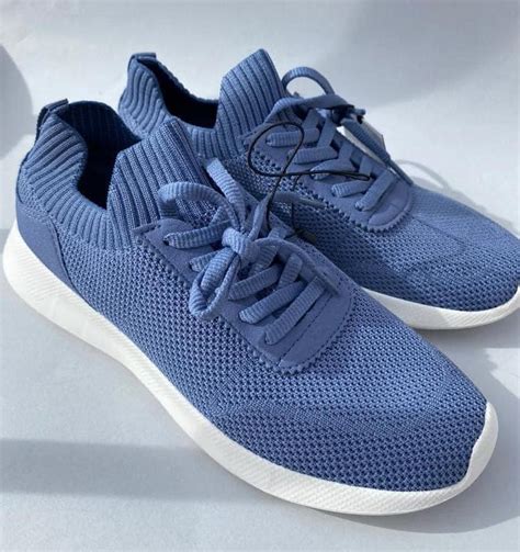 Кросівки жіночі — ціна 950 грн у каталозі Кросівки Купити жіночі речі за доступною ціною на Шафі