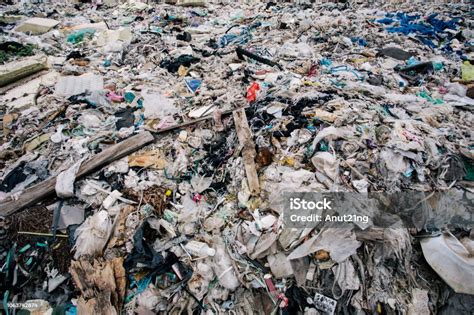 쓰레기 쓰레기 덤프 폐기물 매 립 지 세계에 가정에서 폐기물 더미 온난화 0명에 대한 스톡 사진 및 기타 이미지 0명 가방 가정 생활 Istock