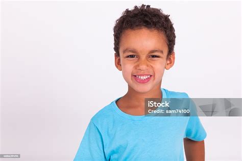 인물사진 있는 귀여운 리틀 중유럽식 칠레식 남자아이 미소 2015년에 대한 스톡 사진 및 기타 이미지 2015년 귀여운 긍정적인 감정 표현 Istock