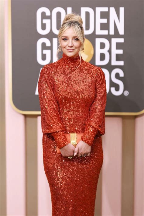 Abby Elliott Golden Globe Awards 2023 • Celebmafia