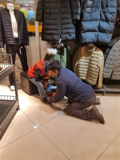 Төдэй Монголд Хүүдээ өвлийн гутал аваад өвдөг сөхрөн