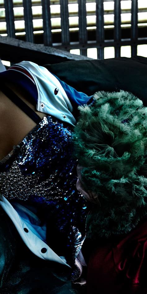 Завантажити шпалери на робочий стіл ПК Татуювання Блондинка Сукня Британець Модель