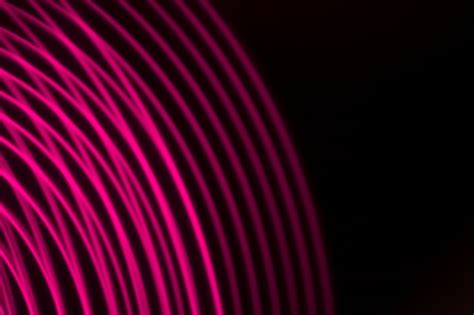 검은 배경에 밝은 빛 무료 사진