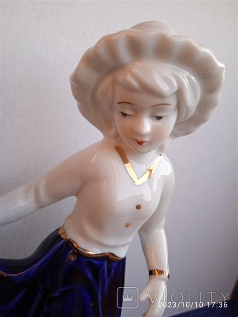 Фигурка статуэтка девушка с корзиной цветов Европа Violity