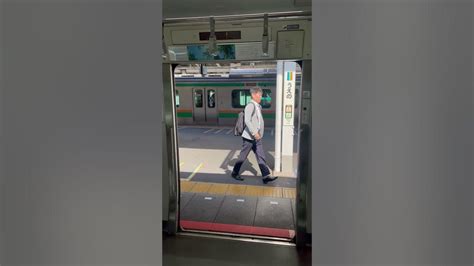 【これは可哀想】上野駅止まりの電車のドアが開くと同時に乗車電の宇都宮線宇都宮行きのドアが閉まり綺麗に接続が取られないシーン（2023 5 18