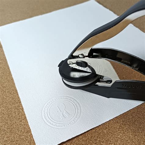 Sello En Seco Personalizado Ø 5 Cm Relieve Profesional Rittagraf