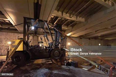 포크 리프트 수리입니다 전문 서비스입니다 자동차 리프트입니다 창 고 수송입니다 포크 리프트 트럭 로더입니다 산업 포크 리프트 트럭입니다 유압 리프트입니다 0명에 대한 스톡