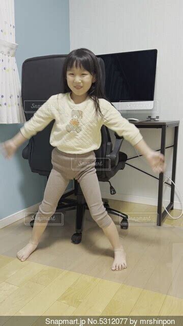 体が柔らかい女の子の写真・画像素材[5312077] Snapmart（スナップマート）