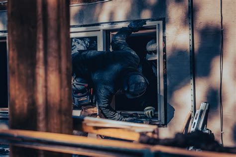 How To Remove A Window Screen