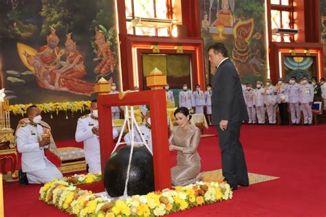 ในหลวง พระราชินี ทรงตัดหวายลูกนิมิตอุโบสถกลางน้ำ วัดศรีรัตนธรรมาราม