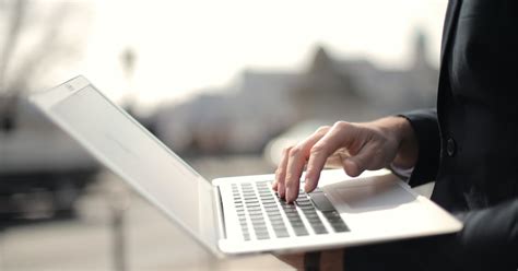 Hypeabis Rekomendasi Laptop Ringan Di Bawah Rp Juta Cocok Untuk Mobilitas Tinggi