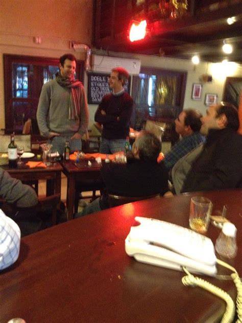 Bien Bar Los Sex Pistols Comiendo Cochinillo