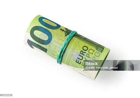 흰색 배경에 고립 된 100 유로 종이 통화의 롤 현금 저축 계산 돈 소득 및 비용 부의 개념 디자인 요소로 유로 지폐의 와드 돈 뭉치에 대한 스톡 사진 및 기타 이미지