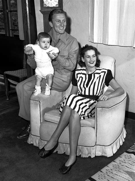 Diana Douglas Dead Actress And Mother Of Michael Douglas Dies Age 92