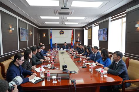 Улсын Ерөнхий аудитор С Магнайсүрэн тамгаа хүлээн авч ажилдаа орлоо Hunnu Mn