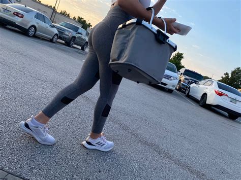 Tight College Babe In Leggings Spandex Leggings And Yoga Pants Forum