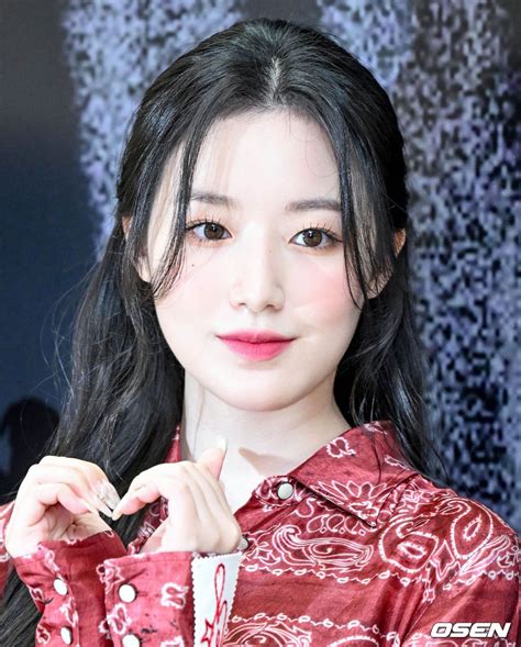 더현대 골드구스 행사 참석한 여자 아이들 소연x슈화  연예이슈 수다방 네모판