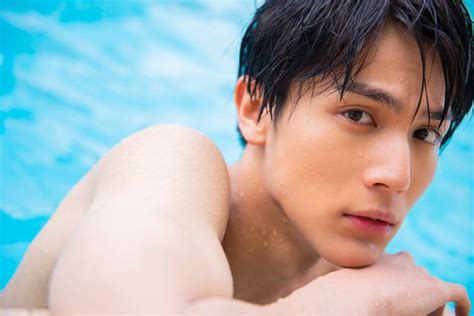中川大志のハワイ旅に密着するブルーレイが発売！映像も公開｜シネマトゥデイ