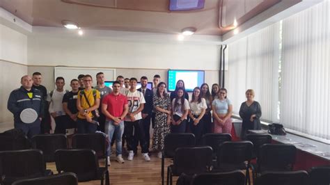 Прокурори разговаряха с ученици за въздействието на алкохола и наркотиците Регионална