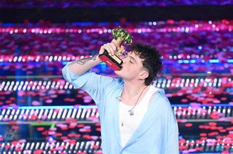 Un Freak Show Per Cuori Infranti La Prima Di Naska Al Forum Billboard Italia