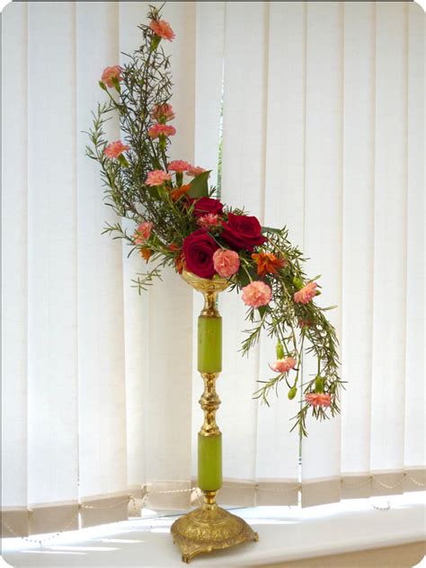 hogarth curve arrangement hannah s floral design