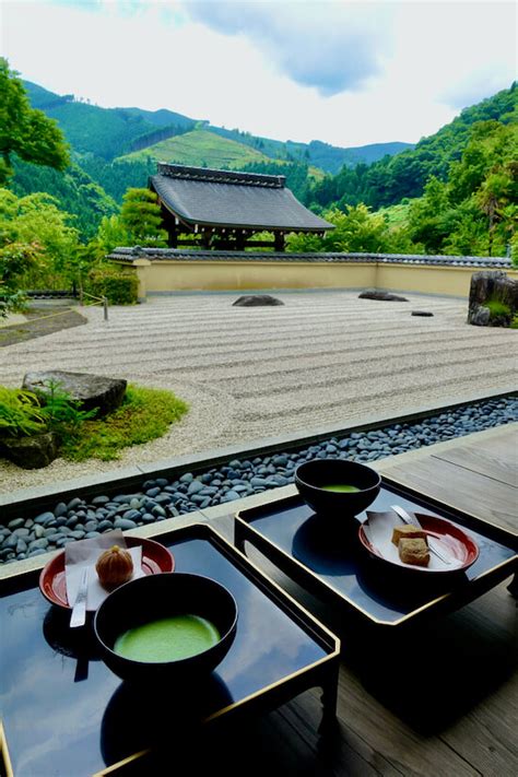 檜原村人里 へんぼり 地区の寺カフェ 岫雲 しゅううん 古びた家