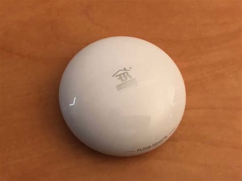 Review Fibaro Homekit Compatible Flood Sensor
