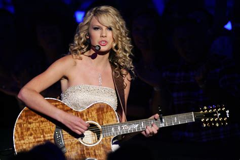 Taylor Swift Country Guitar