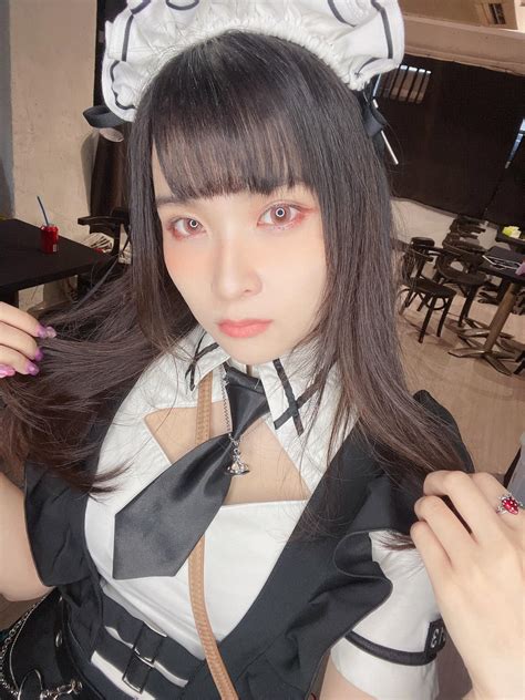 見好多妹妹想做女僕 由16歲到依家無間斷返女僕 過來人可以分享一下 要有覺悟係有”裝扮”餐飲待應aka娛賓aka德誠女傭 未做過無餐飲 基本