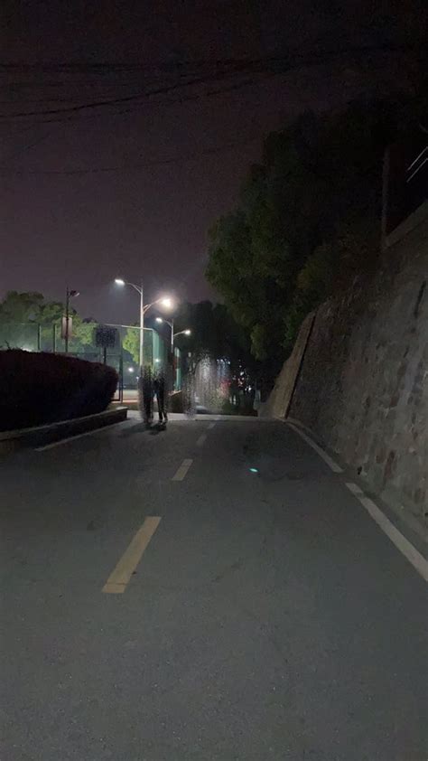 武汉ZG on Twitter 陪弟弟吃饭发现他脖子的草莓他说欲望强控制不住 不强求克制享受青春期的欲望合理的引导我告诫