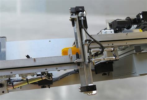 Conveyor Belt System Feeds Parts Using Optical Inspection Performance Feeders