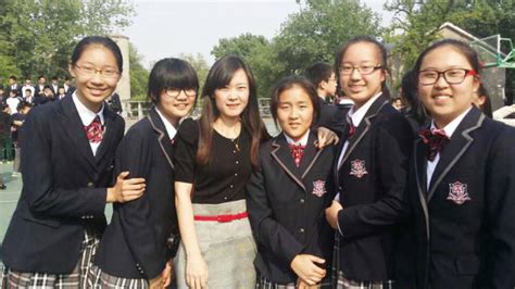 青春的纪念 北京四中学生毕业留影 优校服 校服，校服定制，校服设计，北京四中校服定制，人大附中校服定制，北大附中校服定制 名校校服定制，优卡校服 优卡科技