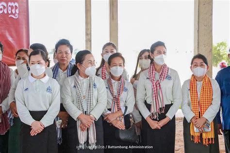 ពិធីសំណេះសំណាល និងប្រគល់អំណោយជូនប្រជាពលរដ្ឋ ចំនួន២៥០គ្រួសារ នៅស្រុករុក្ខគិរី រដ្ឋបាលខេត្តបាត់ដំបង