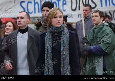 JULIA STILES In THE BOURNE SUPREMACY 2004 Directed By PAUL GREENGRASS Copyright UNIVERSAL