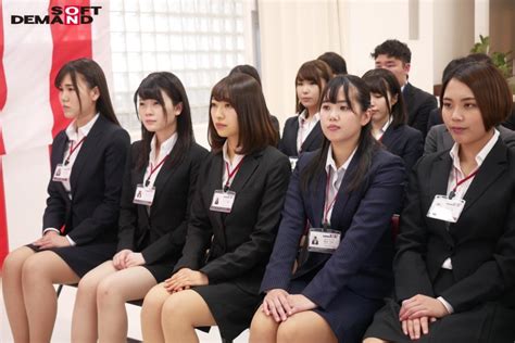 「2020年度 ソフト・オン・デマンド株式会社 全裸入社式 新卒社員20名の桃色ま こ 超羞恥 4時間スペシャル！ 村田優子 宇多田乃亜 崎山
