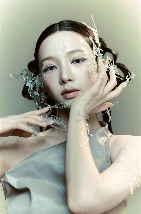 我們家飾品主打Y3K 那Y3K 是什麼Y3K 是Year 3000也就是遙遠而未知的 3000 年代 舉例Kpop 女團aespa