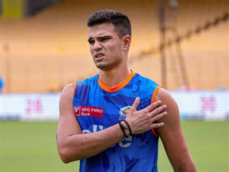 Mumbai Indians Arjun Tendulkar Getting Bitten By A Dog Just Before Mi