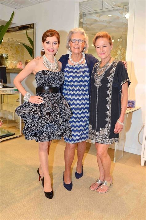 Pin By Tonynonna On Jhbb Beautiful Old Woman Women Dress