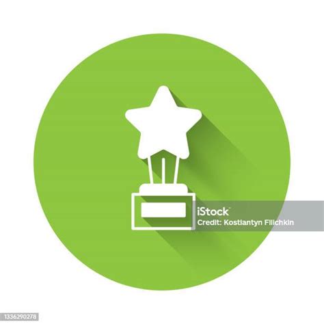 긴 그림자 배경으로 격리 된 화이트 무비 트로피 아이콘 아카데미 상 아이콘 영화와 영화 기호 녹색 원 버튼입니다 벡터 1위에 대한 스톡 벡터 아트 및 기타 이미지 Istock