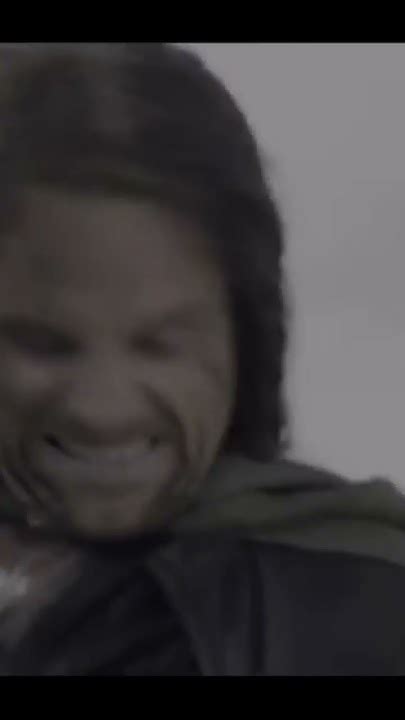 Во Властелине Колец есть сцена где актер игравший Арагорна сломал