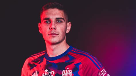 A Ferencváros Lengyelországba Adta Kölcsön Válogatott Középpályását