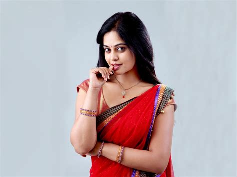 Bindhu Madhavi Hq Wallpapers Bindhu Madhavi Wallpapers 11474 Oneindia Wallpapers