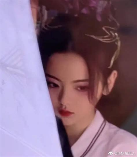 杨超越《重紫》路透，入魔前后生图对比，你更喜欢哪个