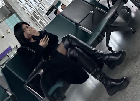 影幻长空 on Twitter 长靴黑丝美女系列这个微胖型的我好像把她按在地上猛艹
